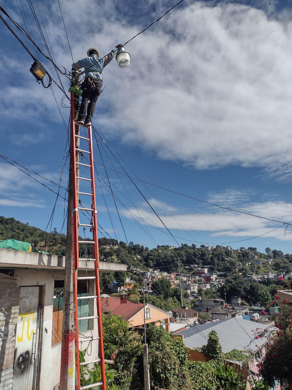 Cambios de foco, reconexiones por cable sulfatado, cambio y re conexión ...