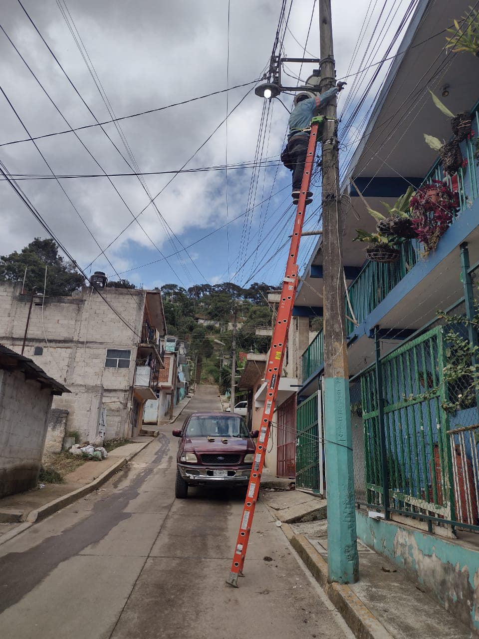 Cambios de foco, reconexiones por cable sulfatado, cambio y re conexión ...